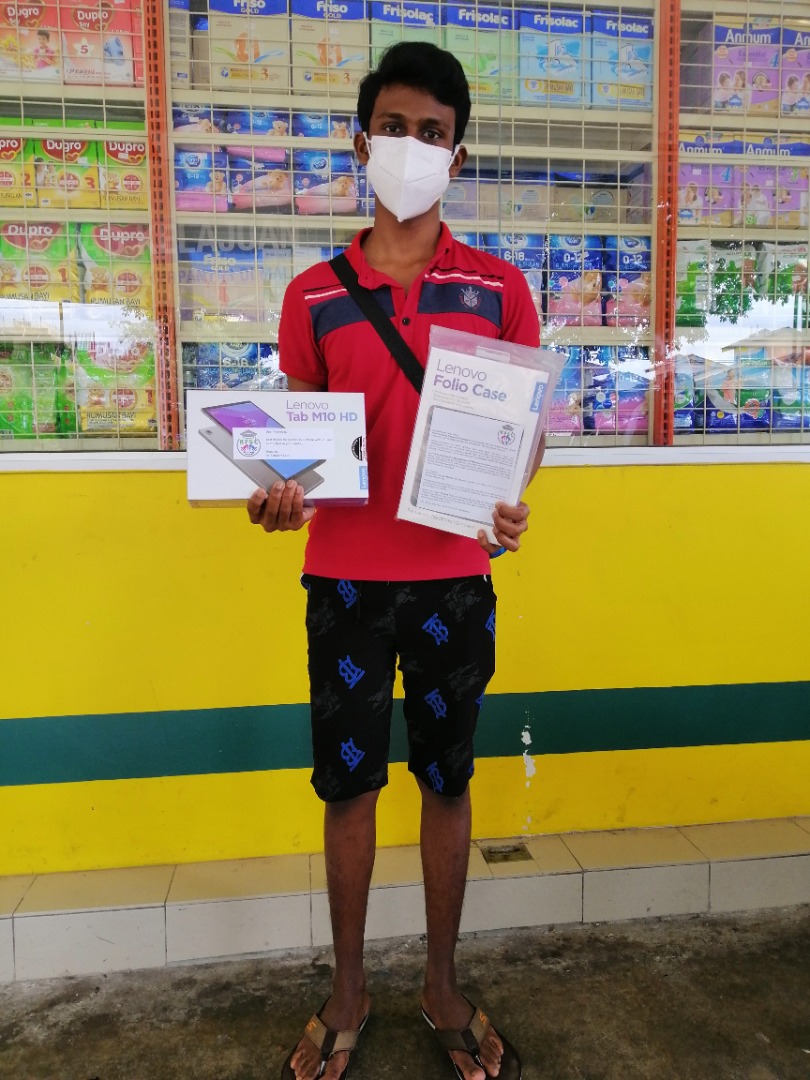 Another 10 Students received Tablets donated by KFSC – KF Scholars Club