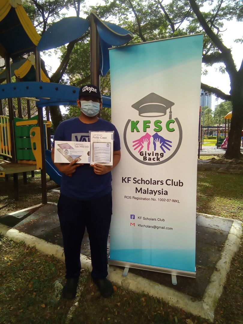 Another 10 Students received Tablets donated by KFSC – KF Scholars Club