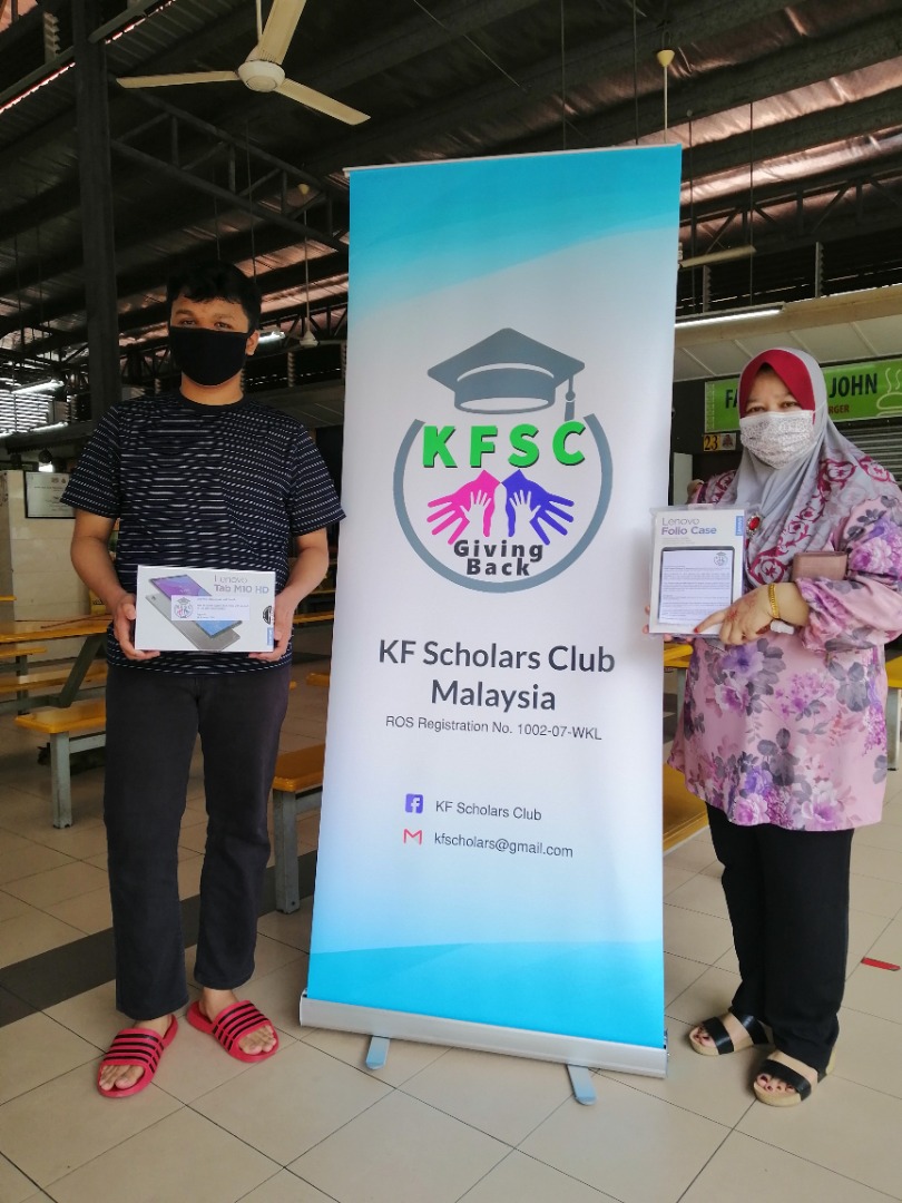 Another 10 Students received Tablets donated by KFSC – KF Scholars Club