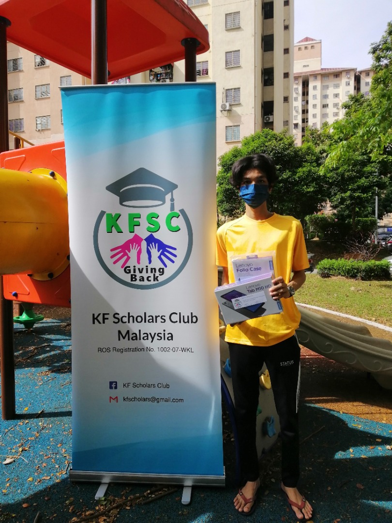 Another 10 Students received Tablets donated by KFSC – KF Scholars Club