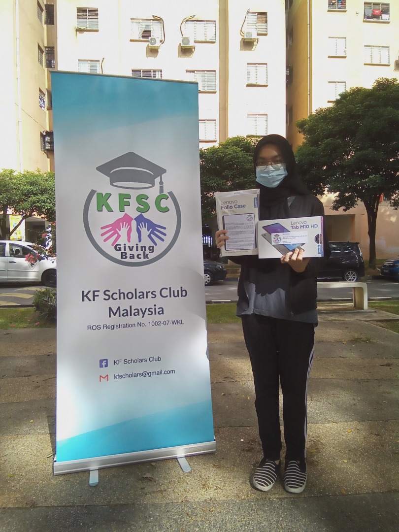 Another 10 Students received Tablets donated by KFSC – KF Scholars Club
