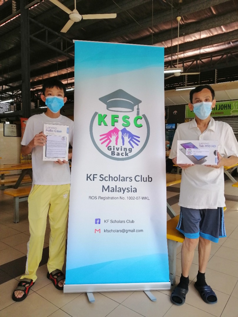 Another 10 Students received Tablets donated by KFSC – KF Scholars Club